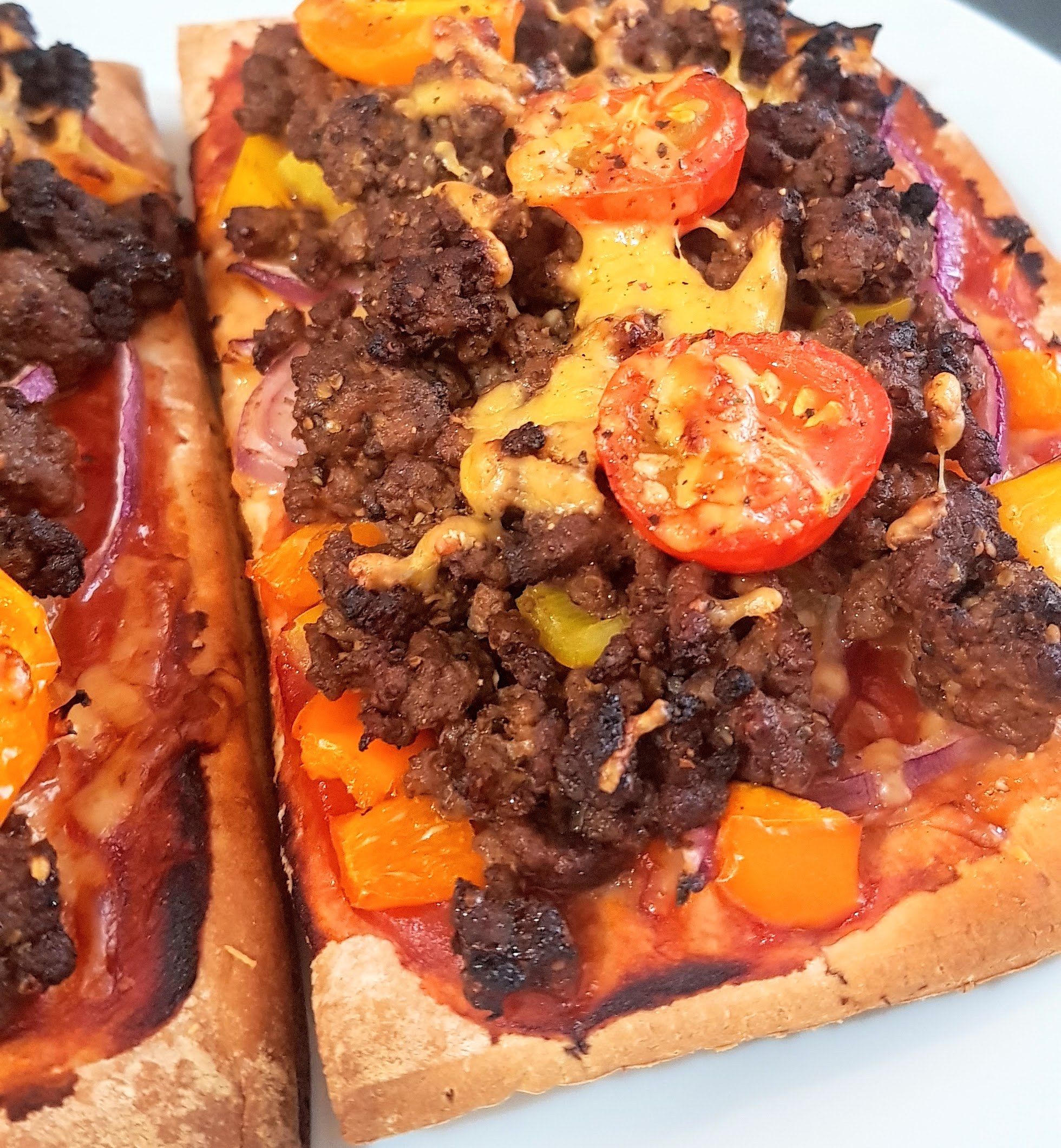 Cheeseburger Flatbread Pizza | THE WEE CALEDONIAN COOK